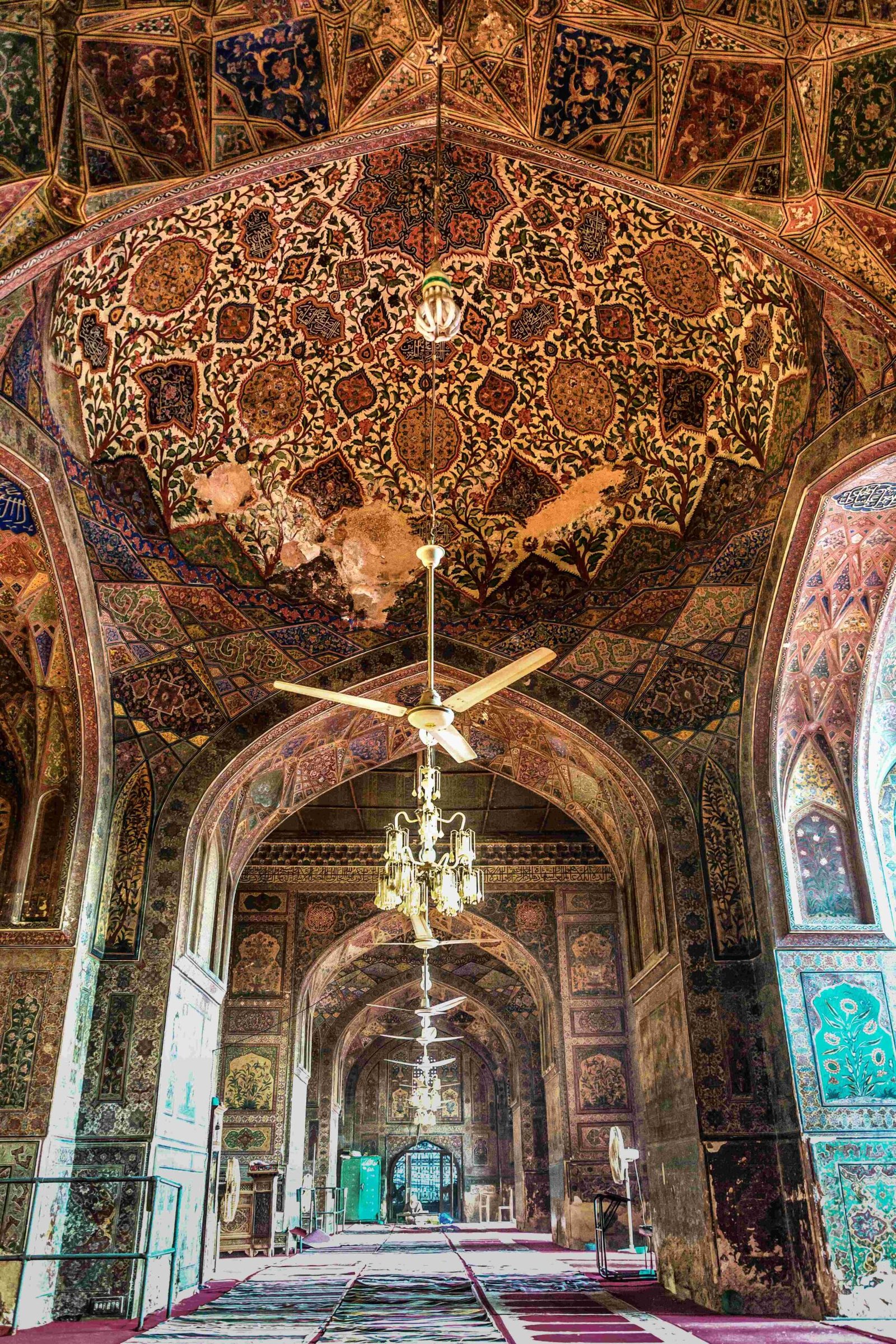 Wazir Khan Mosque: Lahore's Mughal Architectural Masterpiece